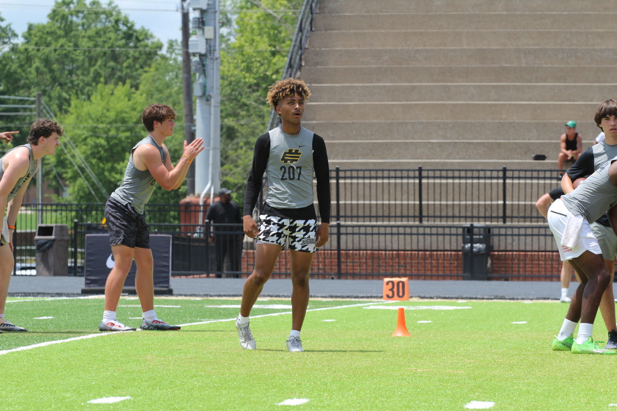 KJ Lacey Commits to Texas Football - Sports Illustrated Tennessee ...