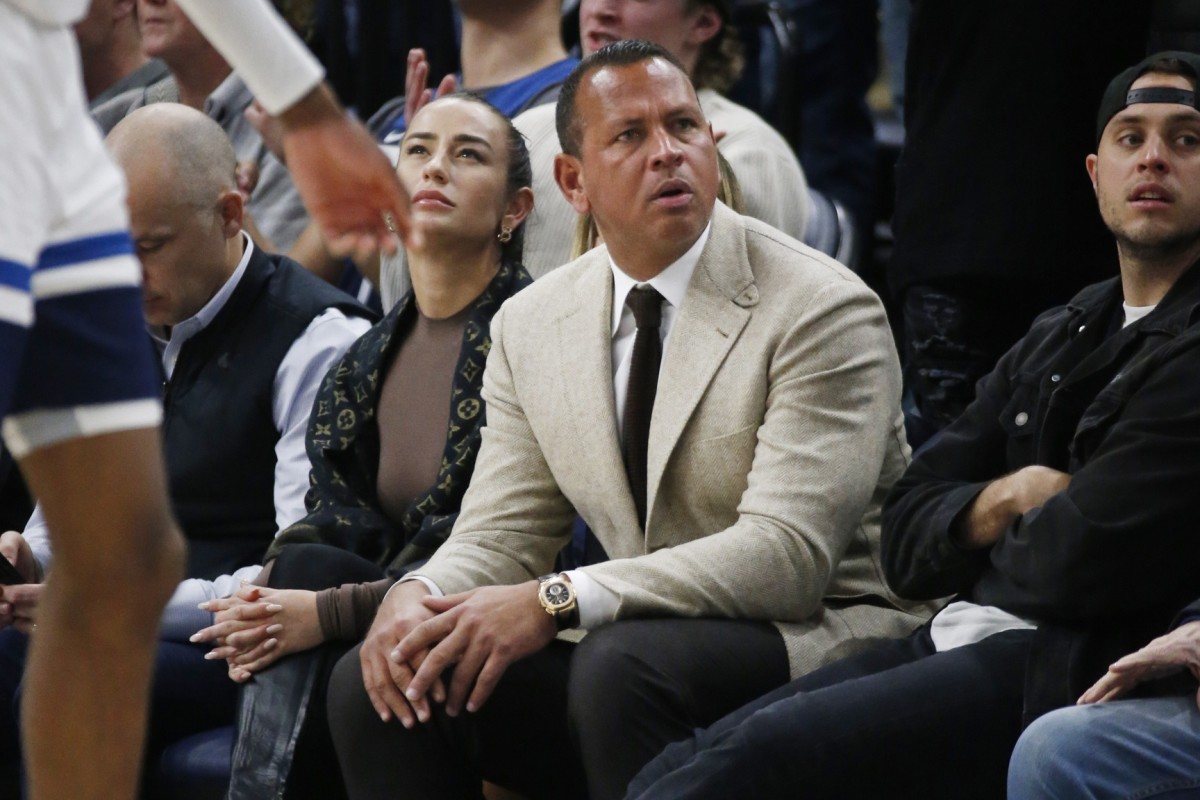 Baseball Legend Alex Rodriguez Reveals He Has Early-Stage Gum Disease ...