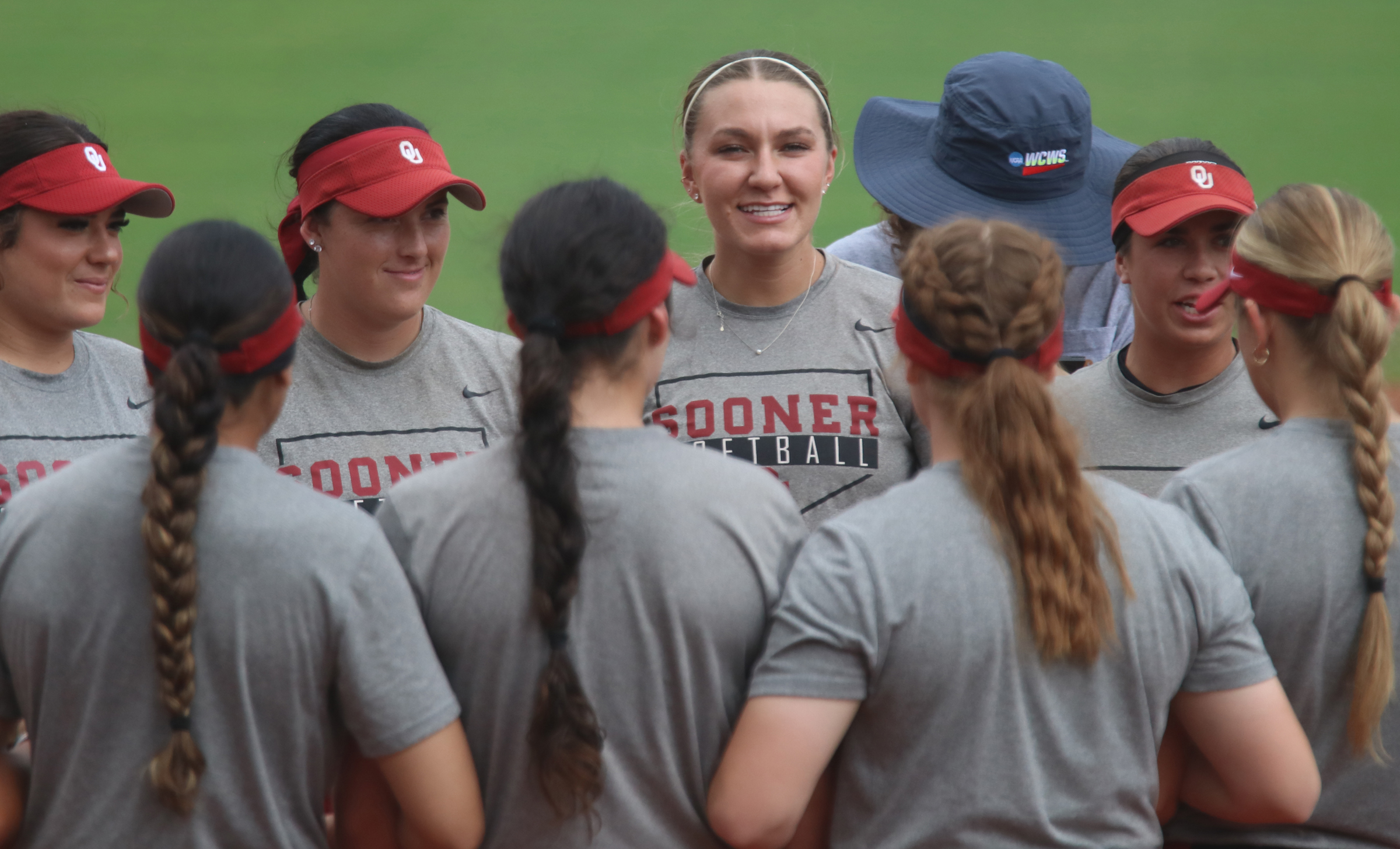 OU Softball: How Oklahoma Turned a 'Diverse' Locker Room Into Softball ...