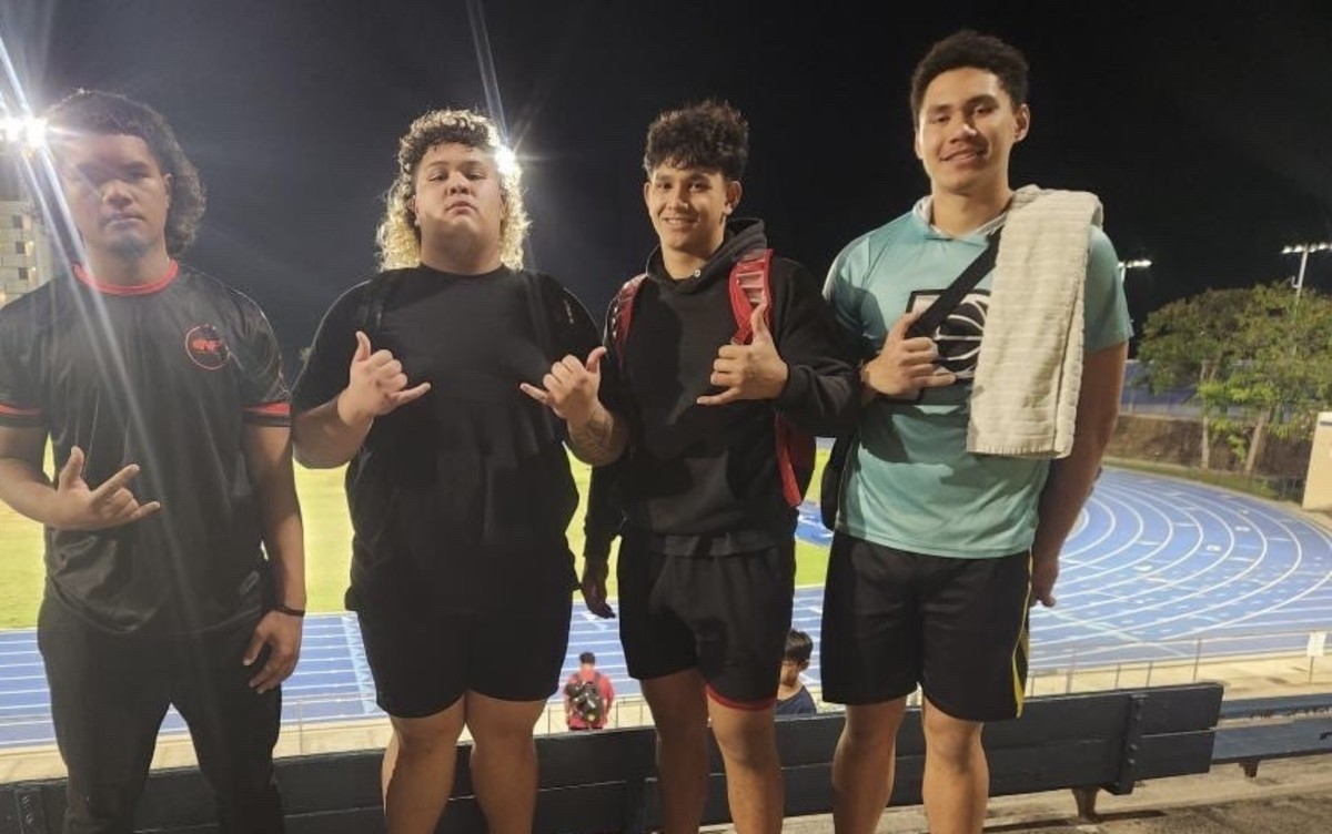 Huskies Offer Hawaiian DL Well Off the Beaten Recruiting Path - Sports ...