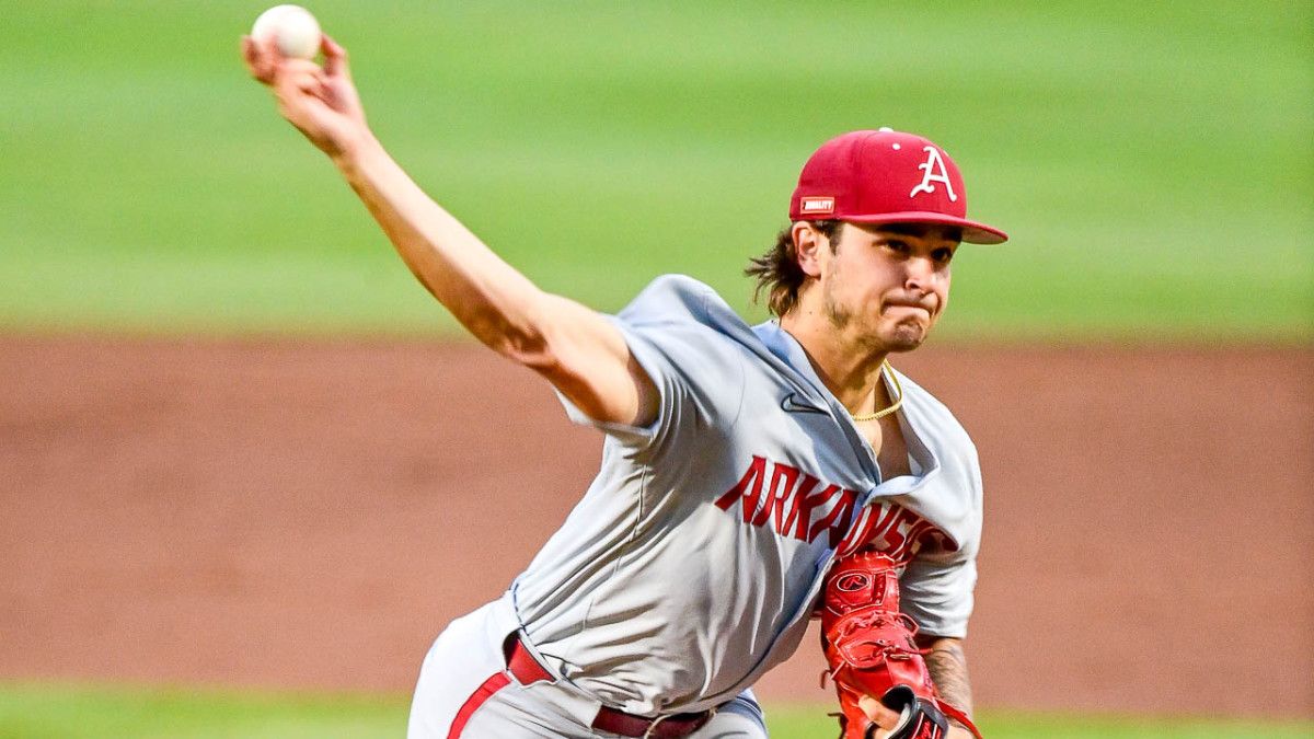Razorbacks coach Dave Van Horn doesn't have play for real on mound ...