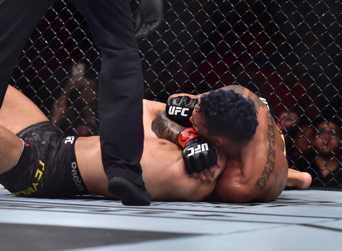 Cashin' In: Charles Oliveira Smashes UFC Record, Bags 19th Career Bonus ...