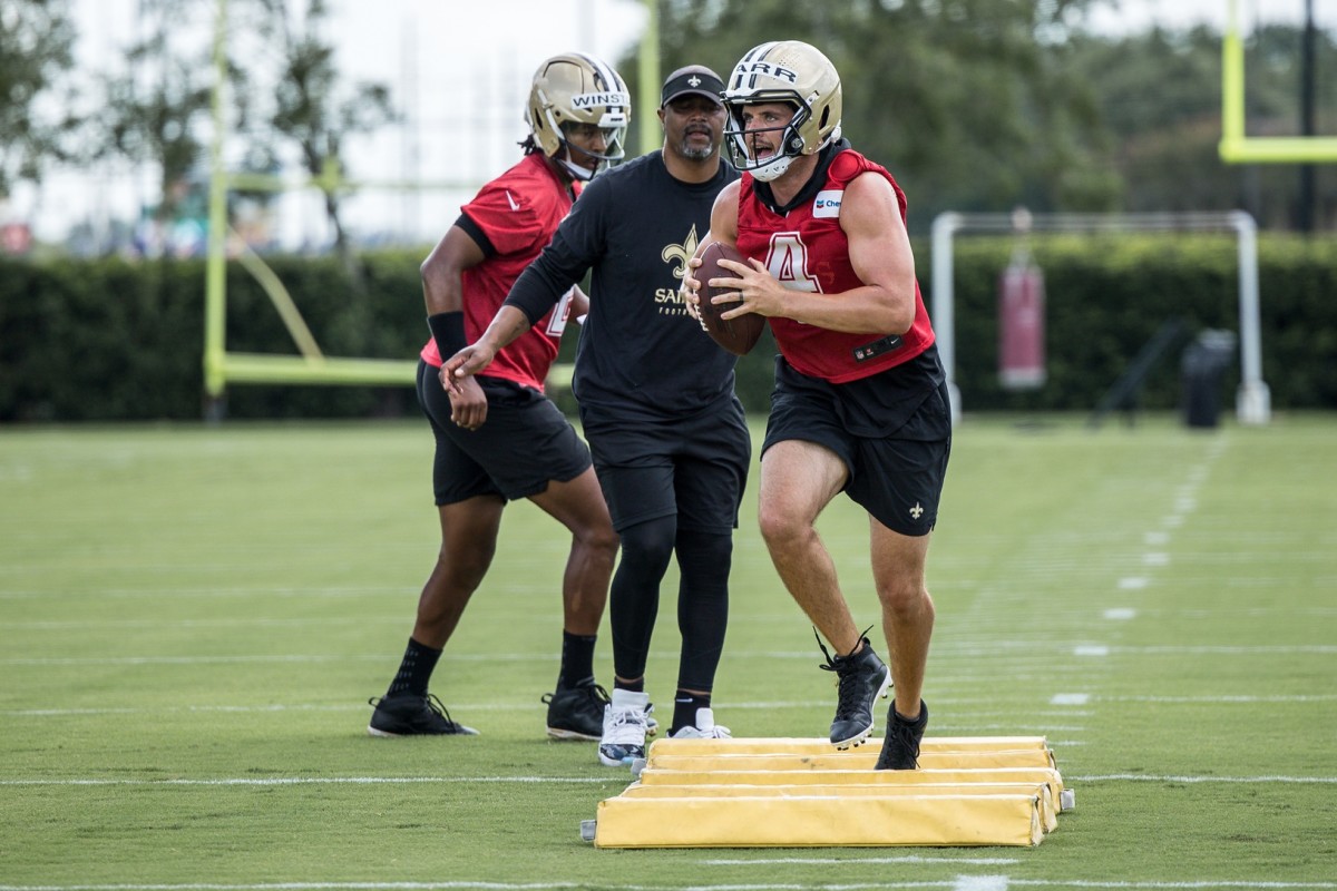 Derek Carr Listed Among Darkhorse Preseason MVP Candidates - Sports ...