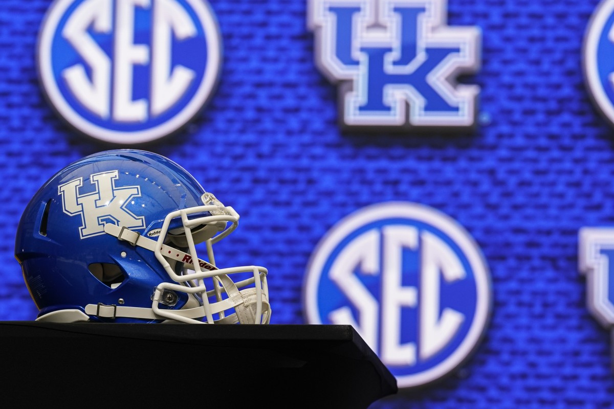 2024 3-Star EDGE Caleb Redd Commits to Kentucky - Sports Illustrated ...