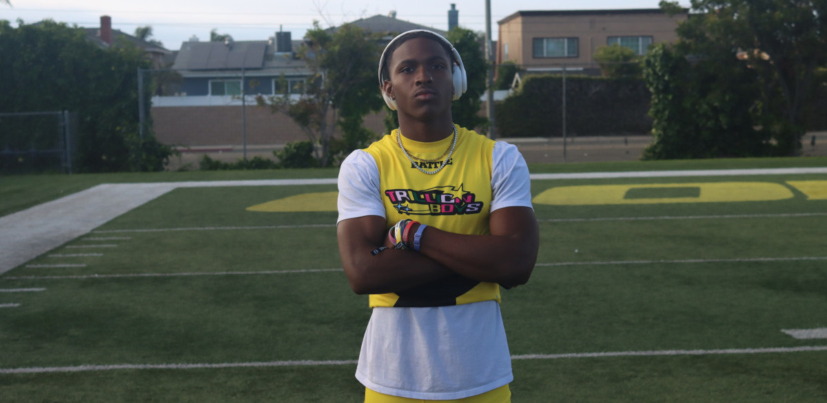 Oregon Recruiting: Oregon Hosting 5-Star WR Dakorien Moore as Recruitment Ramps Up - Sports ...