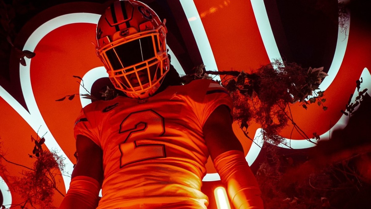 Gators Legacy LB Myles Graham Signs With Florida - Sports Illustrated ...