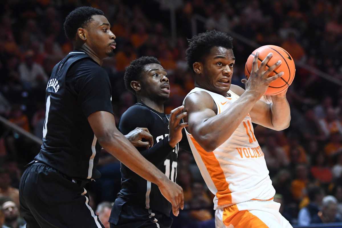 Tobe Awaka Growing Into Game Ahead of 2023 For Tennessee Basketball ...