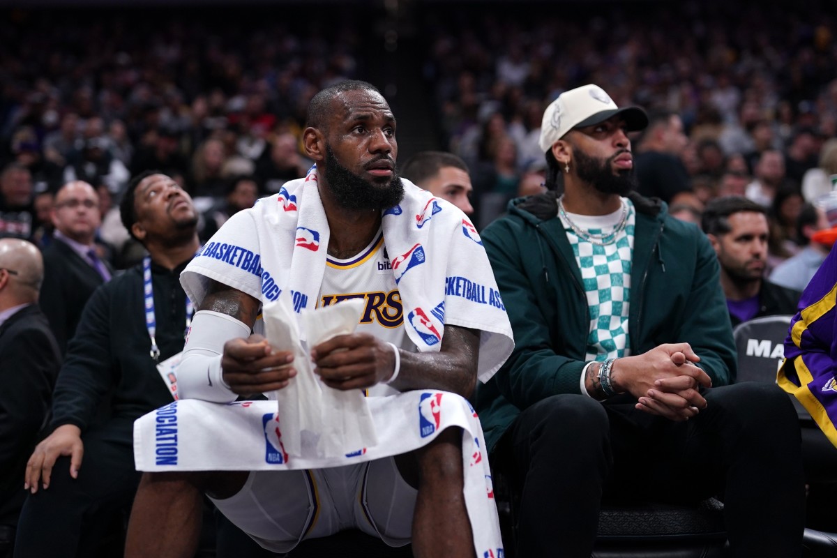 Lakers News: How "Shooting Stars" Actor Transformed Into Young LeBron ...