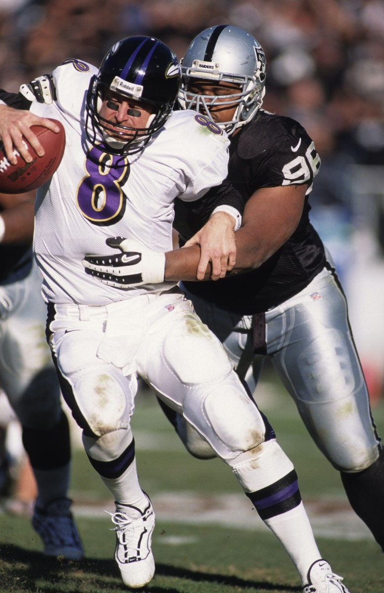 Former NFL QB recalls playing Las Vegas Raiders' Darrell Russell ...