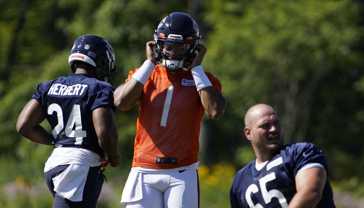 Justin Fields and Chicago Bears continue off-field workouts - Sports ...