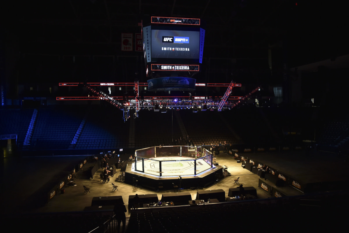 Report: Major UFC Fight Night Main Event In Shambles After Fighter Is ...