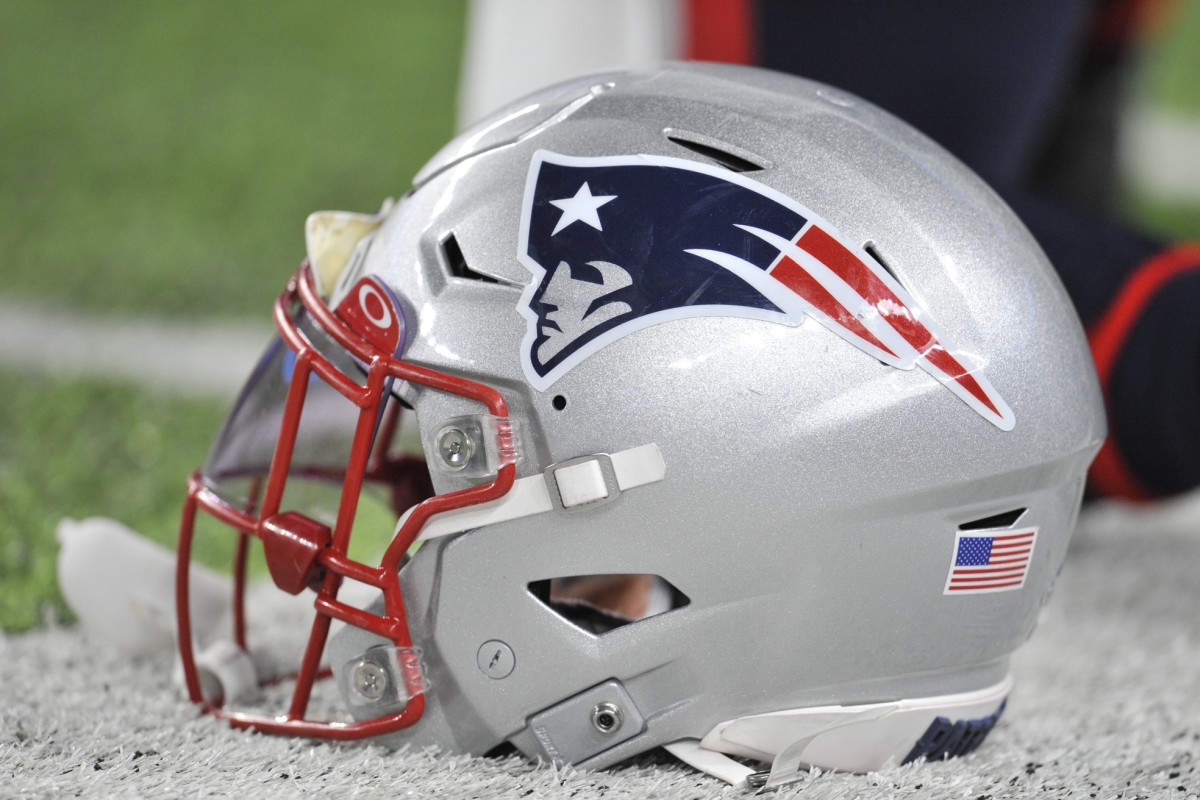 New England Patriots Helmet Facing Left Image Big