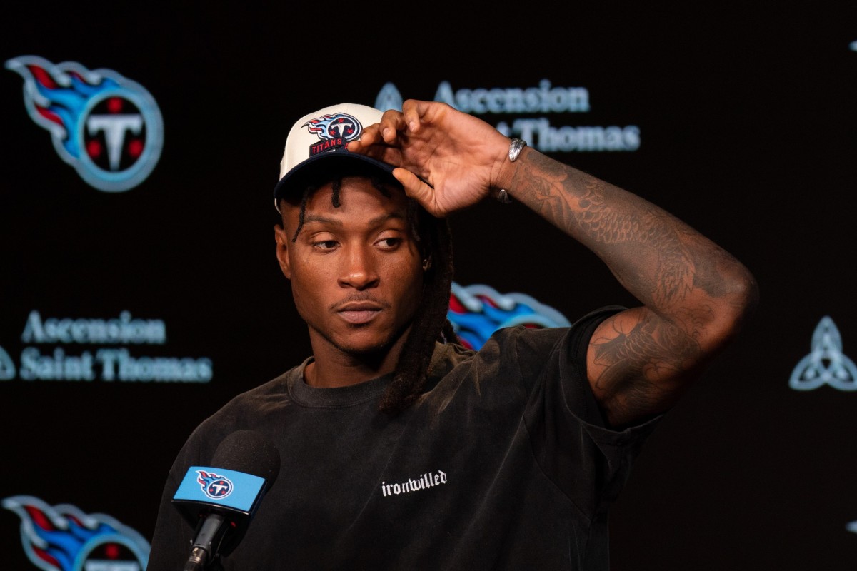 DeAndre Hopkins Dazzles at Titans Practice Including One-Handed Grab Over Kristian Fulton ...