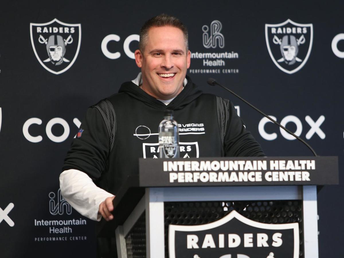 Las Vegas Raiders Josh McDaniels from training camp - Sports ...