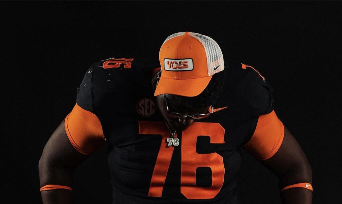 Bennett Warren Signs With Tennessee Football - Sports Illustrated ...