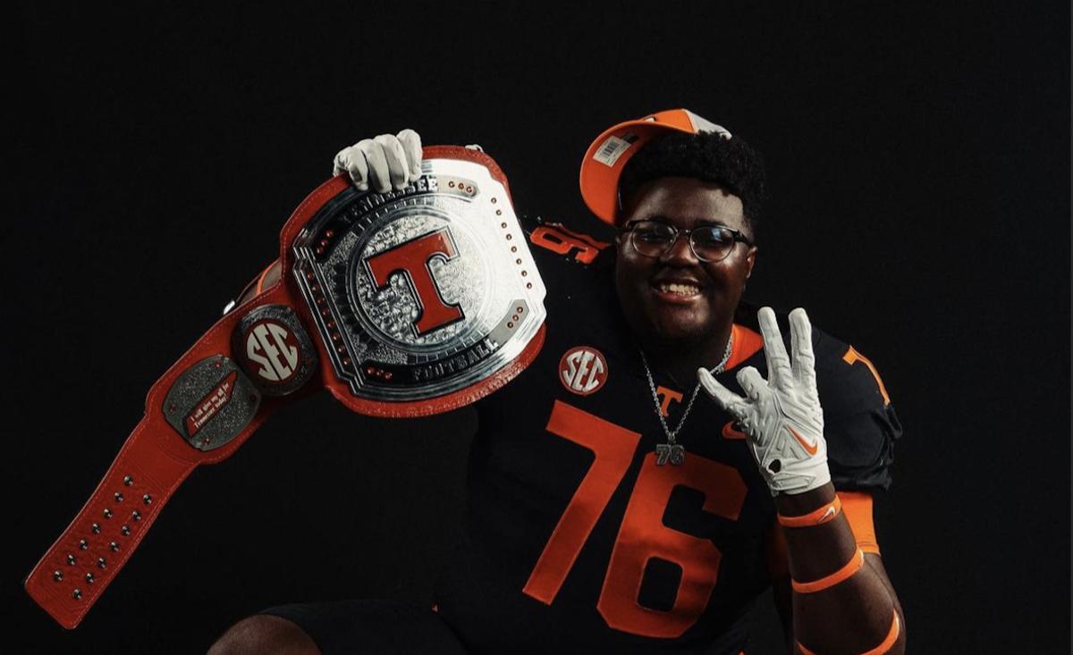 Bennett Warren Signs With Tennessee Football - Sports Illustrated ...