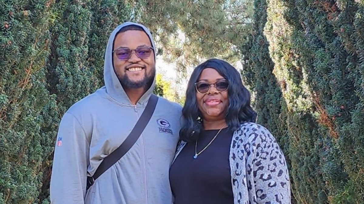From Diploma to ACL Recovery, Rashan Gary's Mom Has Been There - Sports ...
