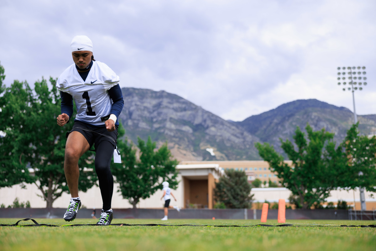 BYU WR Keanu Hill Makes Highlight Catch on First Day of Fall Camp - BYU ...