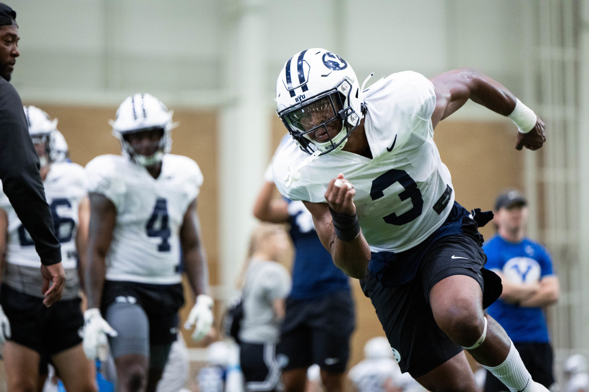 New BYU RB Aidan Robbins Impresses with One-Handed Grab in Practice ...