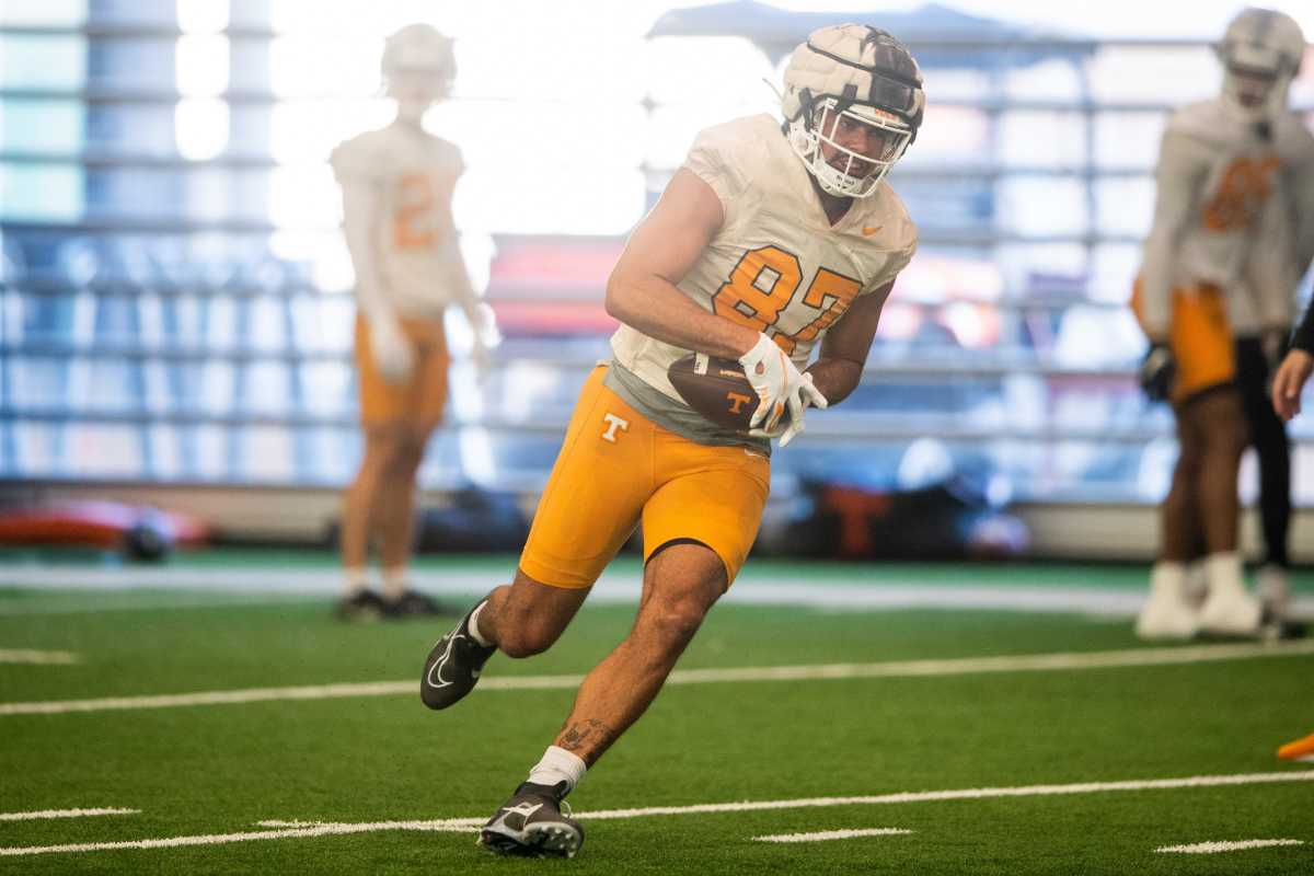 Jacob Warren Named To Mackey Award Watch List For Tennessee Football ...