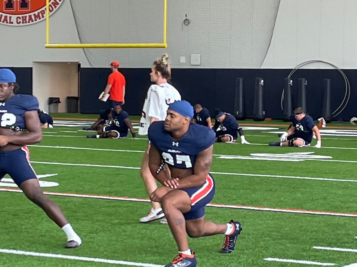 BREAKING: Auburn running back Jarquez Hunter is suited up and ...