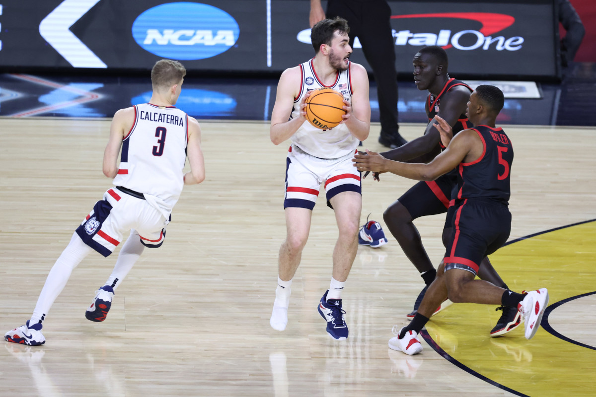 College Basketball: Can Connecticut Win Back-to-Back National ...