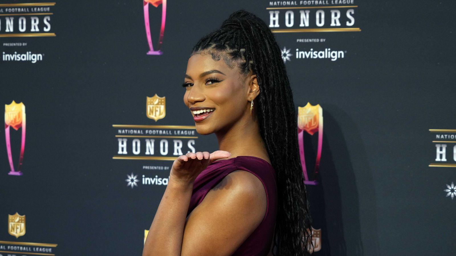 Report Amazon Targeting Bleacher Reports Taylor Rooks For ‘thursday 4333