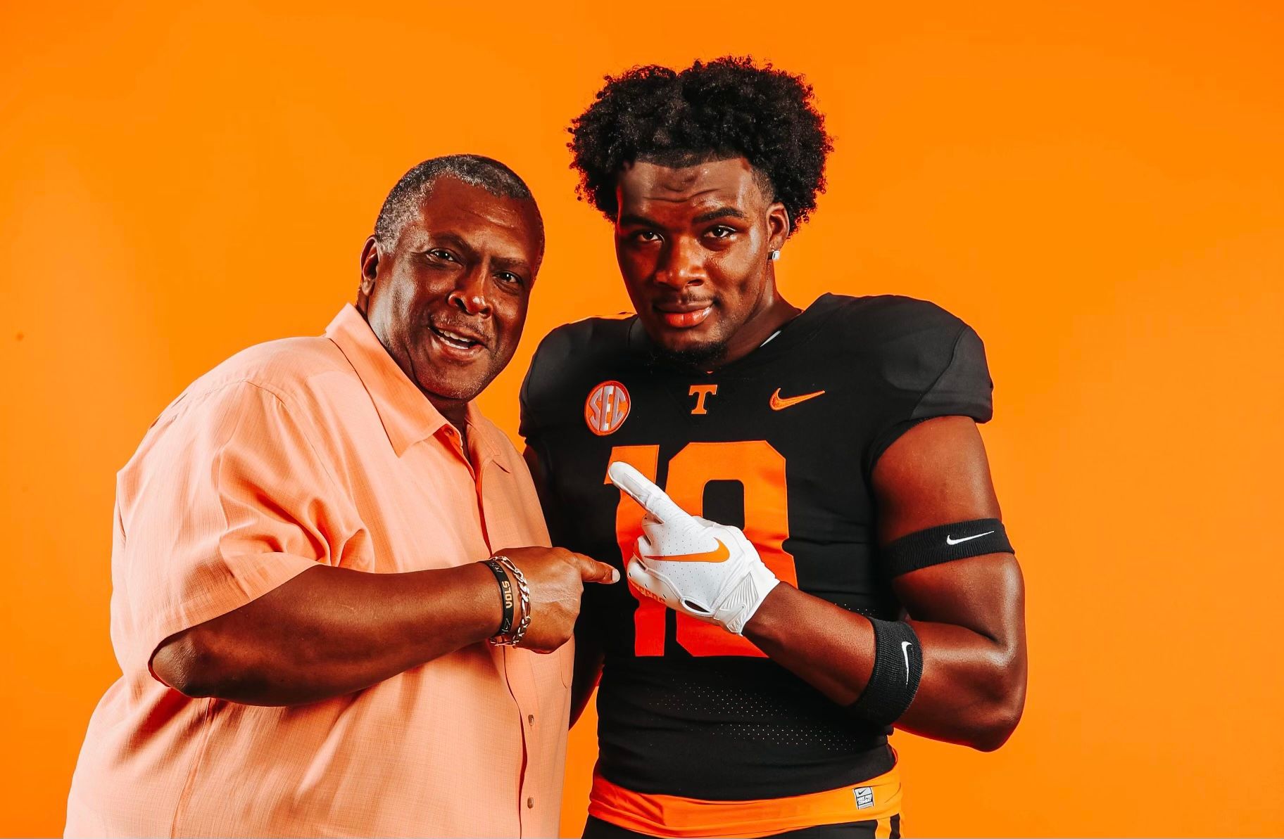 Just In: DL Tyree Weathersby Commits to Vols, Details Why Tennessee ...
