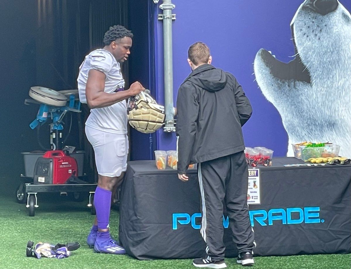 Time for Some UW Player Realignment: A Look at Right Edge Rusher ...