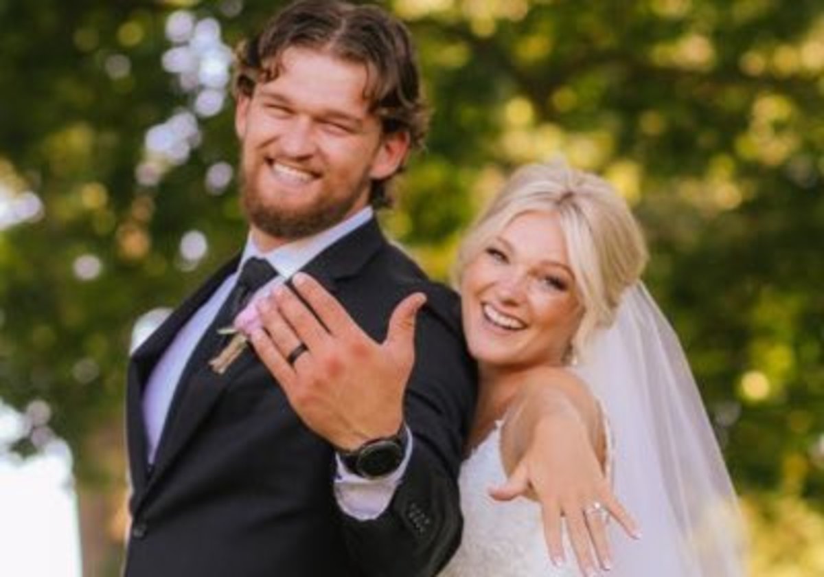 Logan Lee Has Priorities in Order - Sports Illustrated Iowa Hawkeyes ...