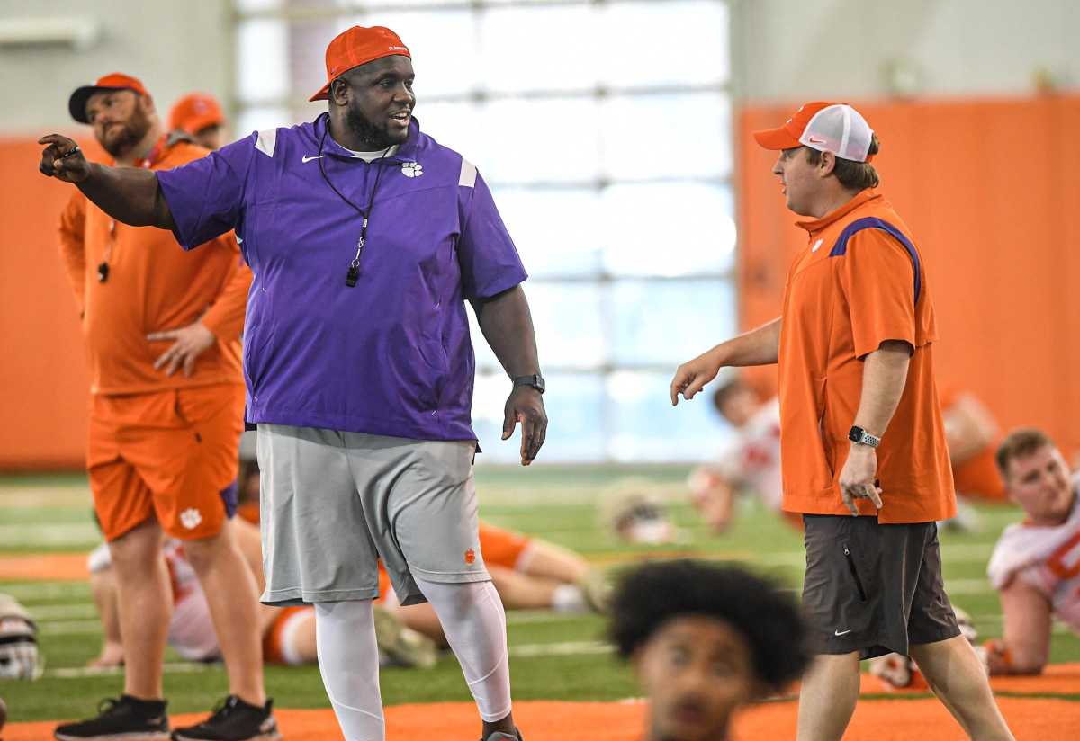 Wes Goodwin brings a little bit of Dick LeBeau, little bit of his own ...