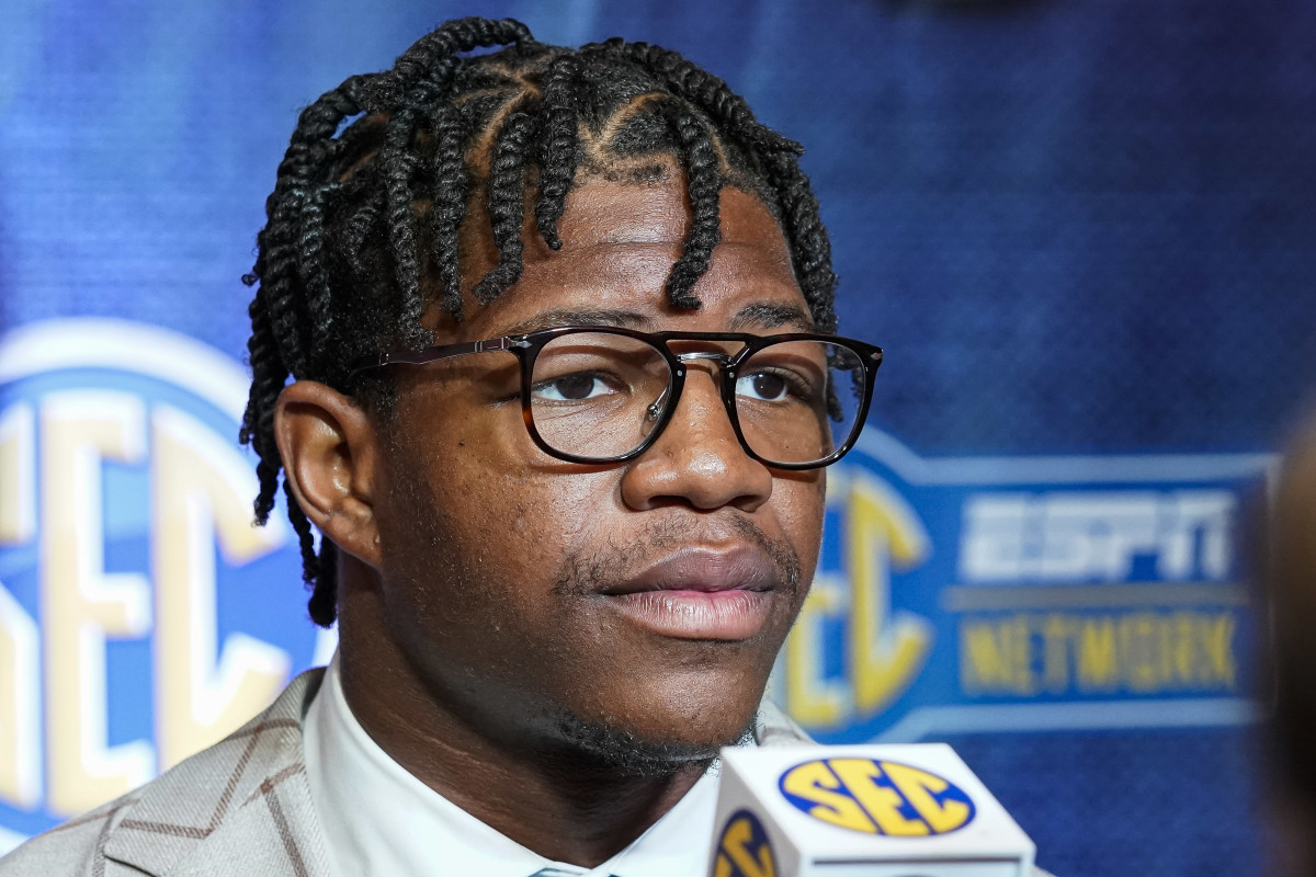 Nolan Smith Talks Defense and Why He Returned to Georgia Football ...