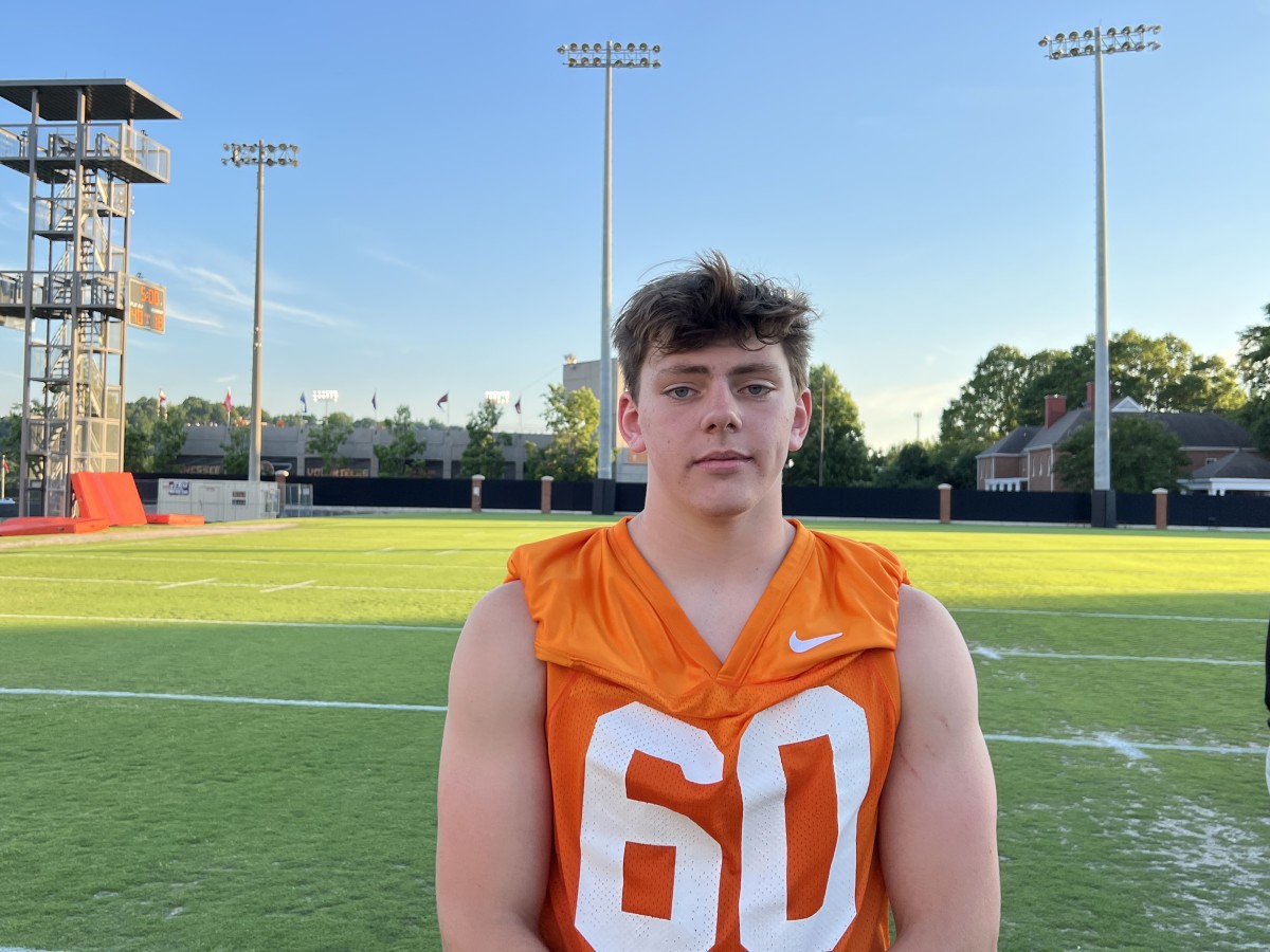 Chattanooga DL Carson Gentle Commits to Vols - Sports Illustrated ...