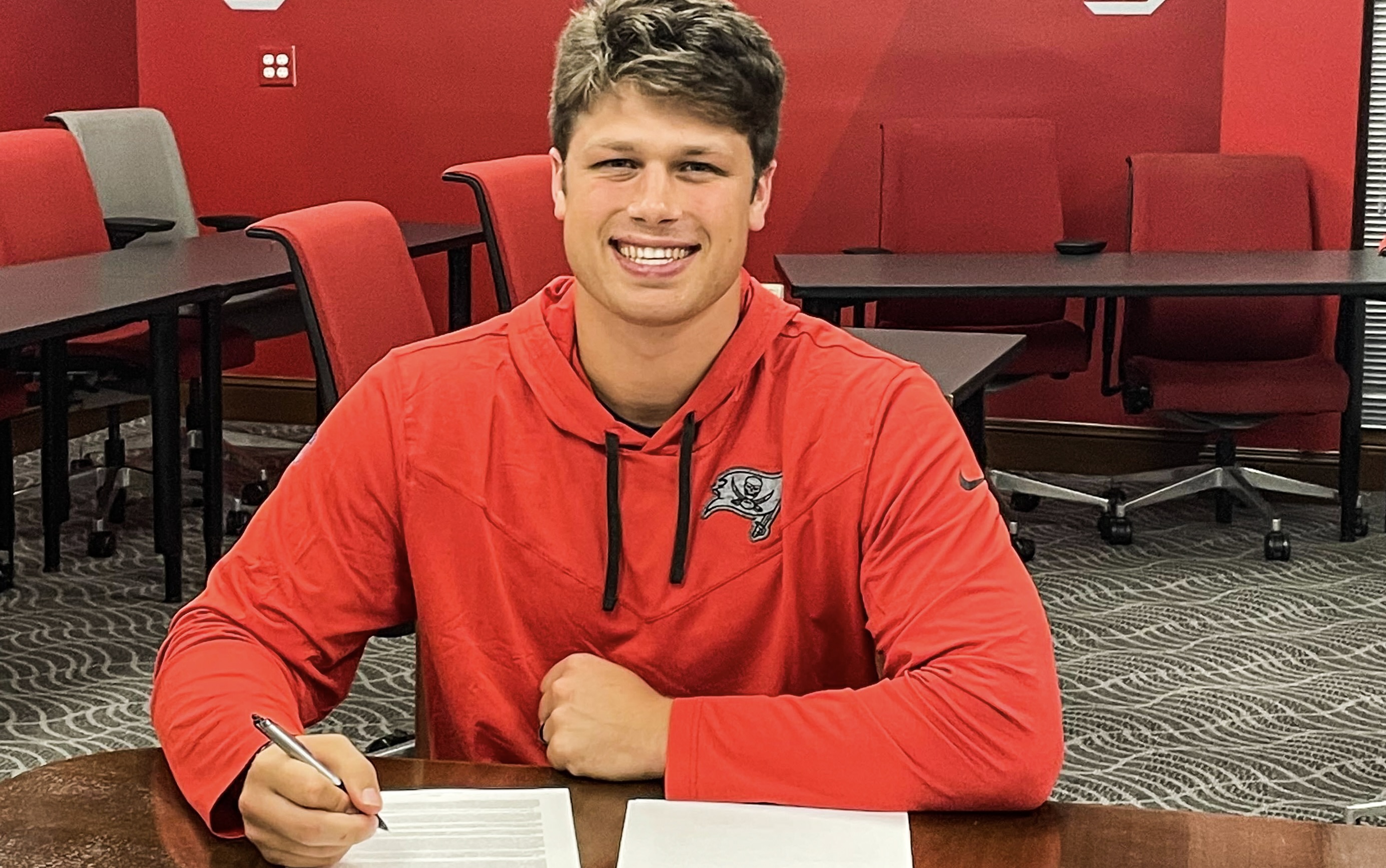 Cade Otton becomes Washington's fourth millionaire from last season's ...