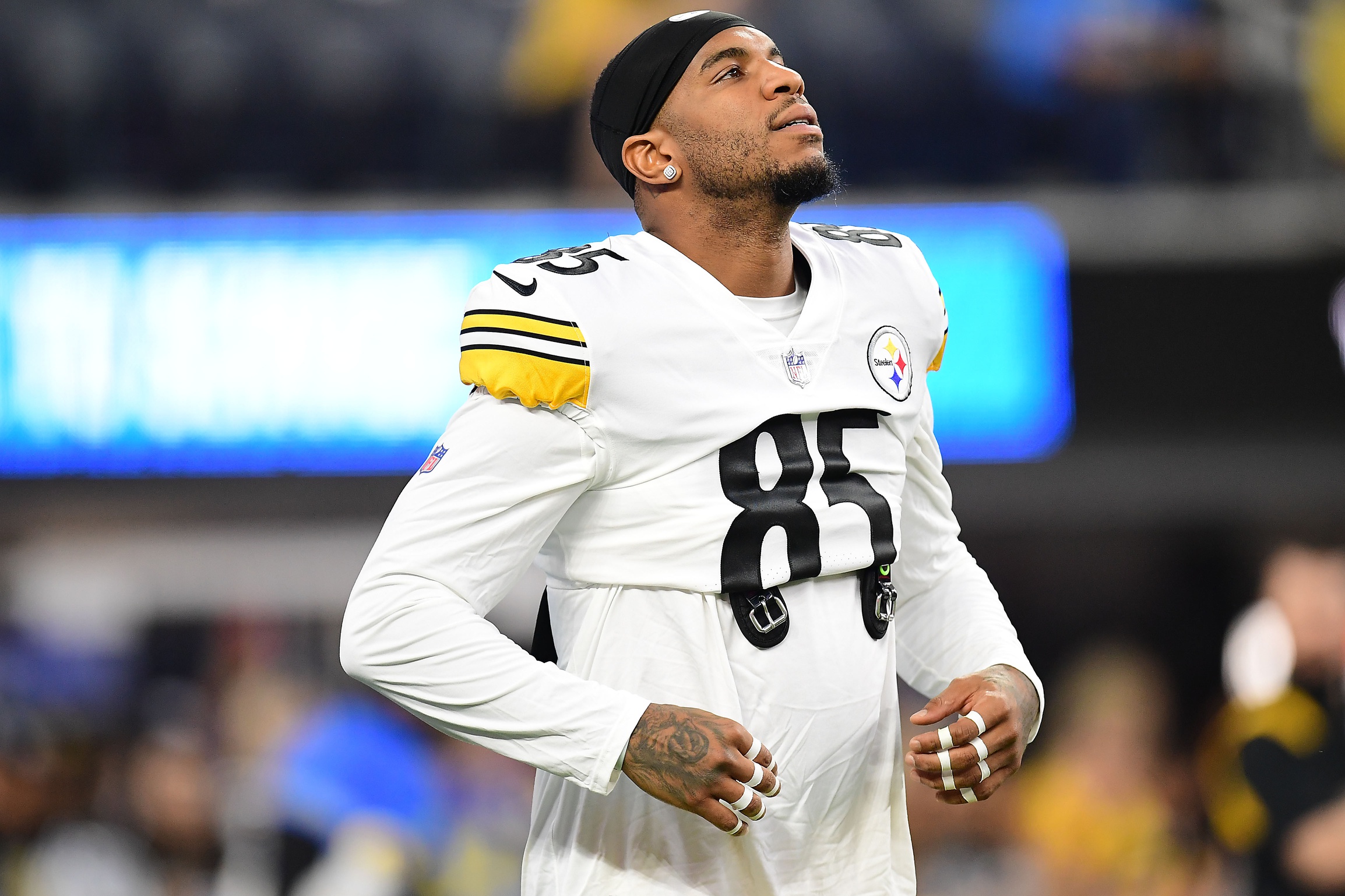 New York Giants Host Free-Agent Tight End Eric Ebron for Workout ...