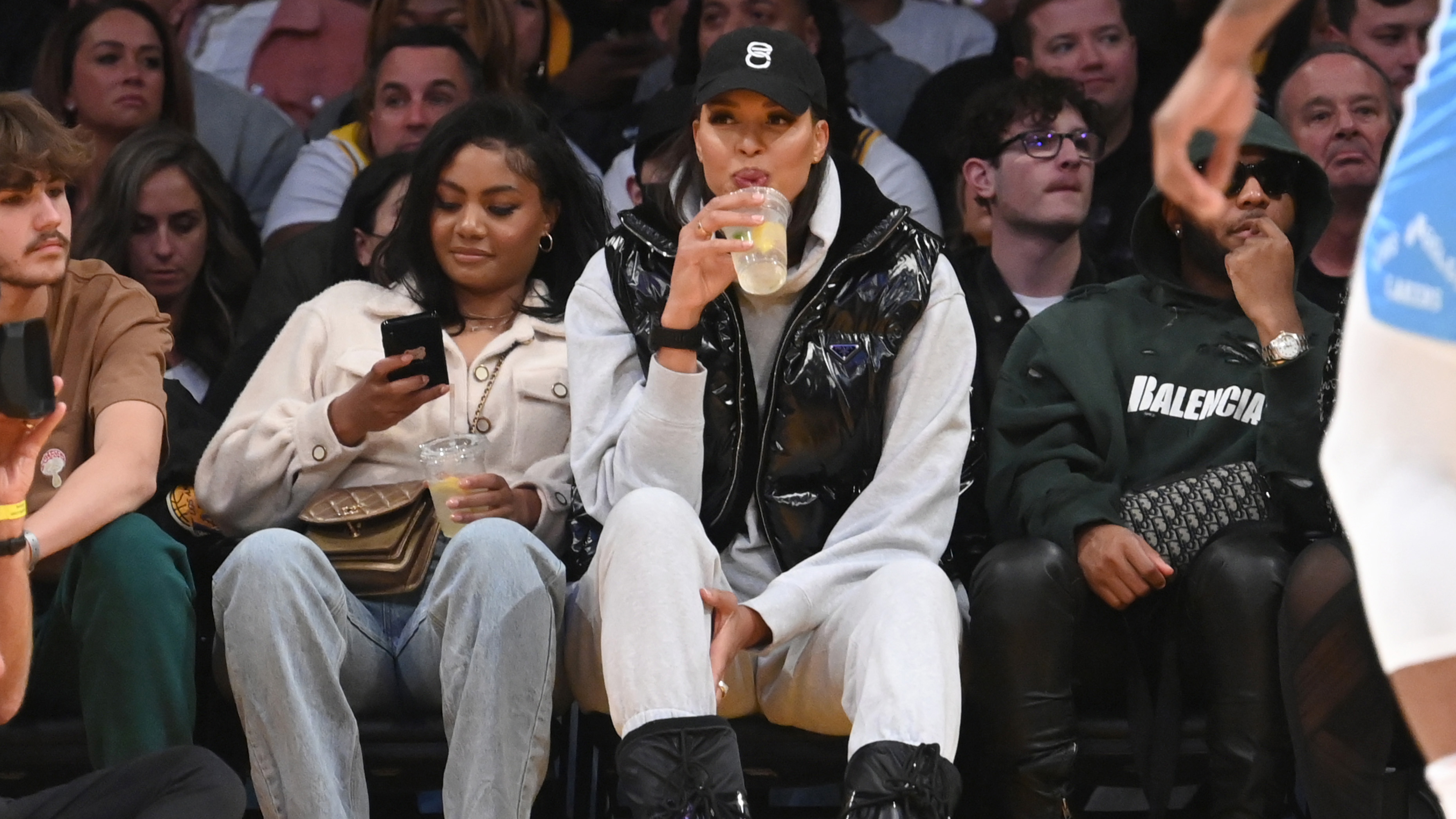 Liz Cambage released by Sparks amid reports of teammate conflict - Sports Illustrated