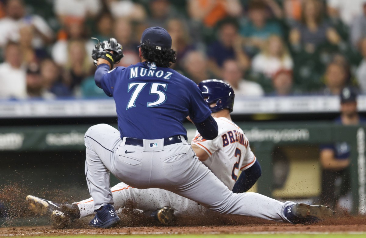 WATCH: Scary Collision During Mariners-Astros Game - Fastball