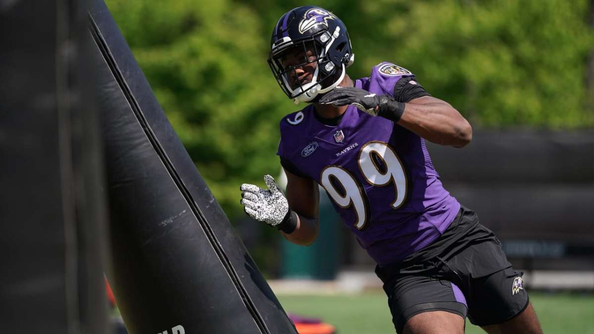 Ravens OLB Odafe Oweh Looks Healthy, Dominant - Sports Illustrated ...