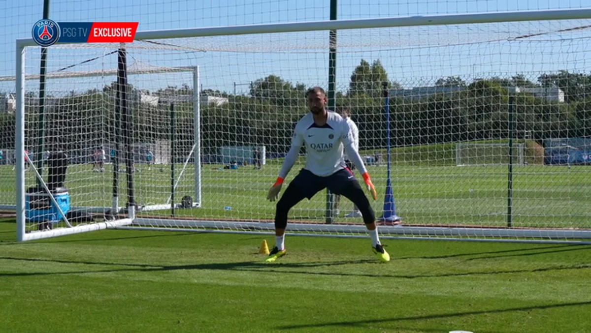 PSG goalkeeper's training session before the match vs Clermont - Soccer ...