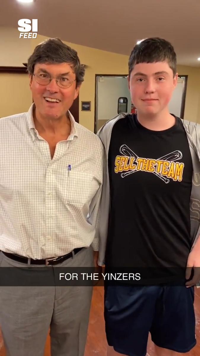 Pirates Fans Owns Owner in Photo - Sports Illustrated