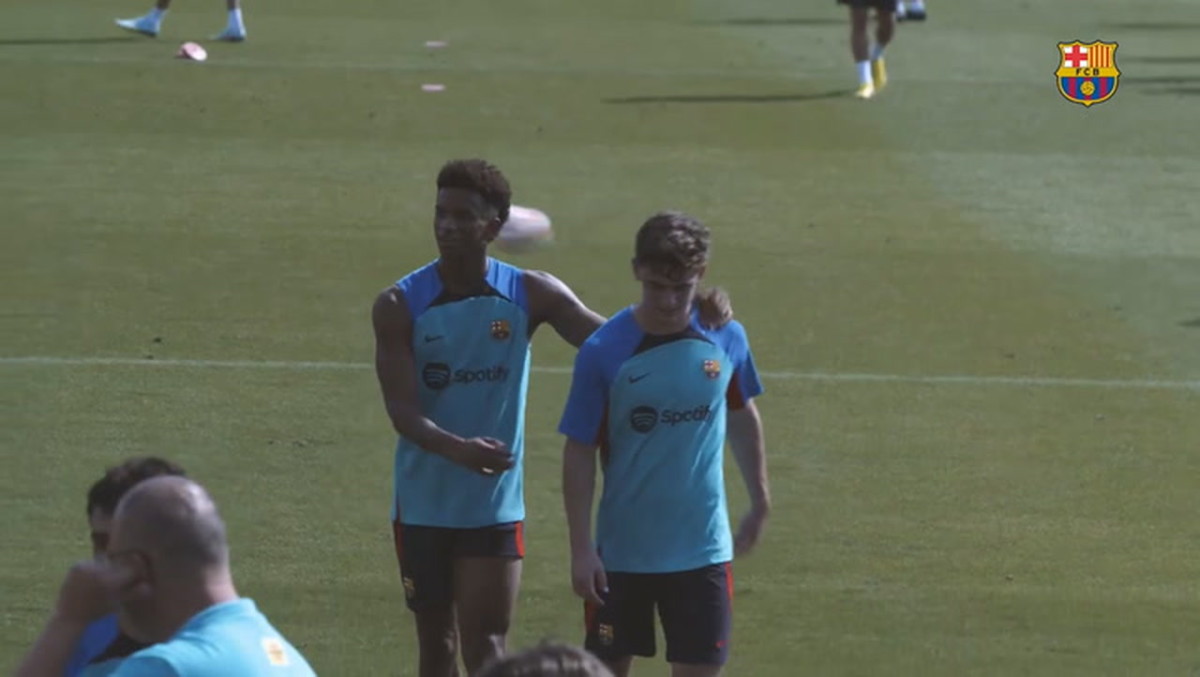 Gavi celebrates his 18th birthday in training - Soccer - OneFootball on ...