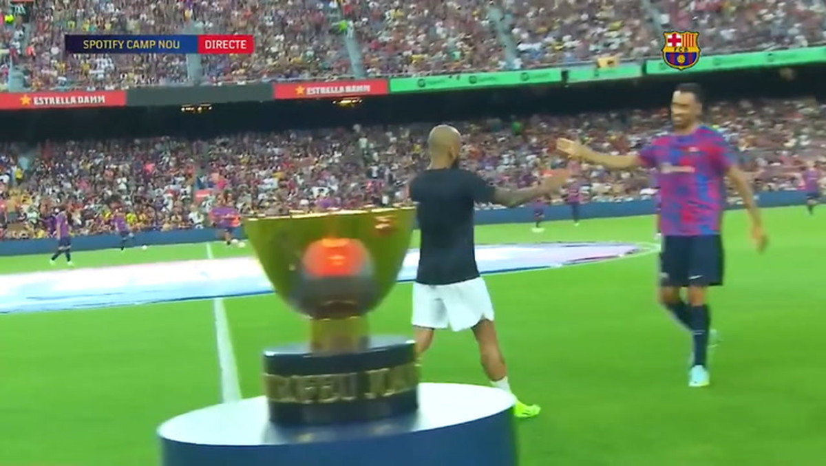 Dani Alves received his goodbye homage - Soccer - OneFootball on Sports ...