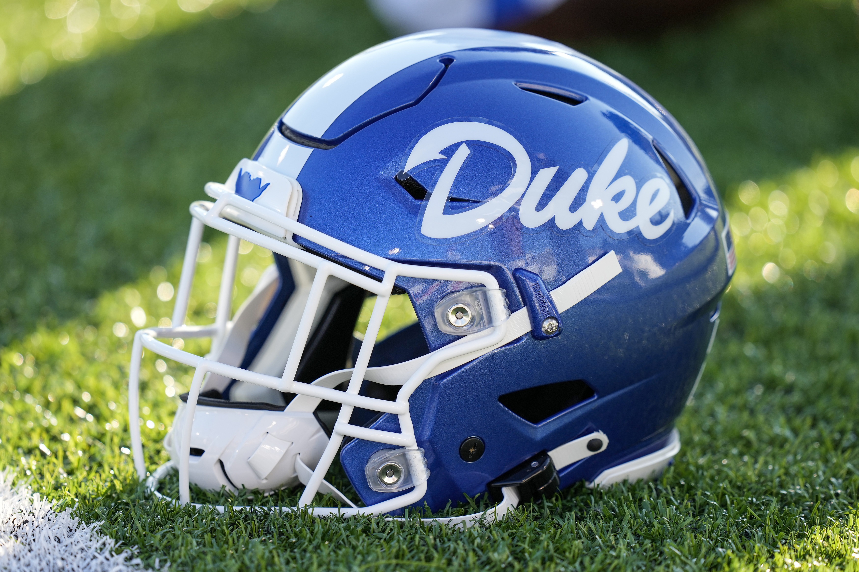 Duke OL Chance Lytle Dazzles Teammates With Operatic Voice (Video ...