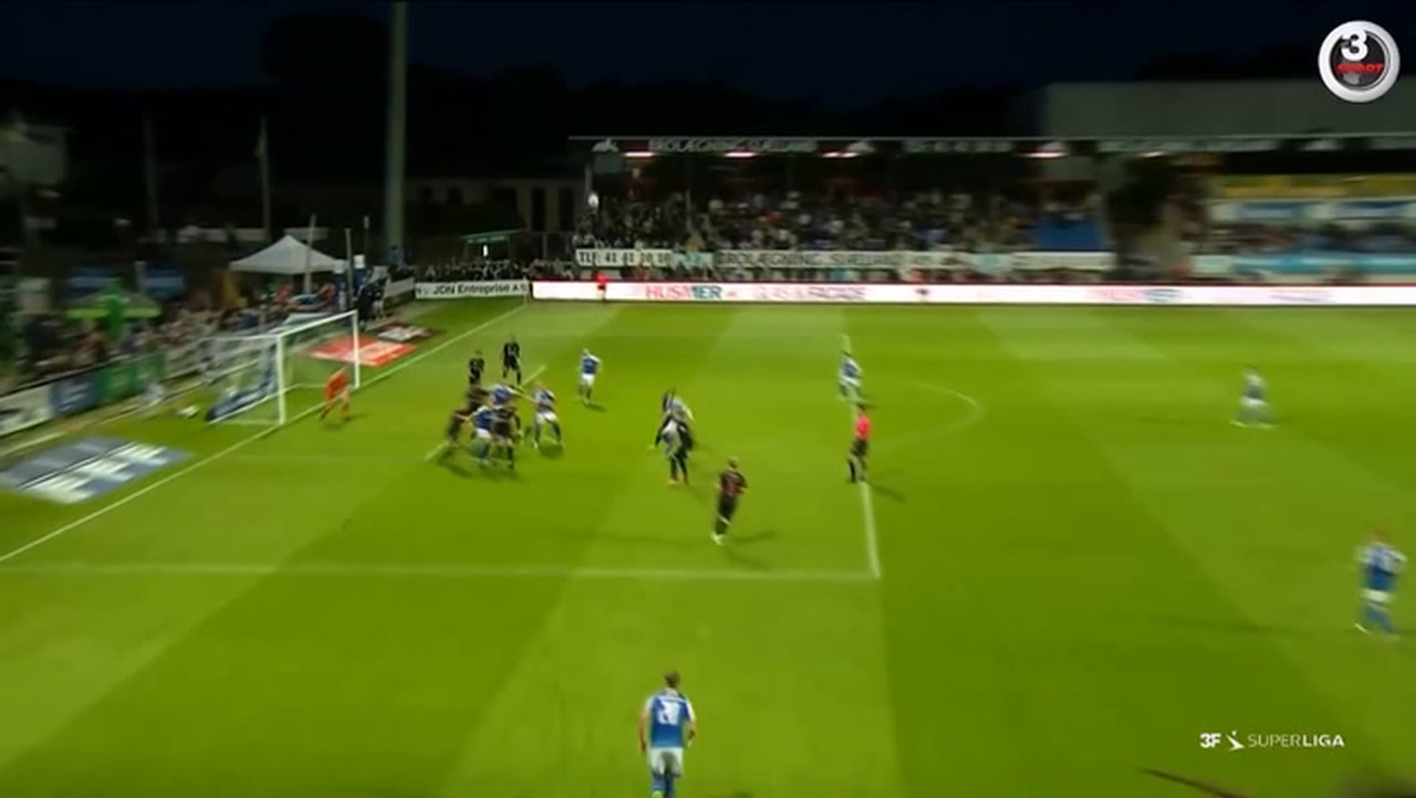 Stunning goal from a throw-in in the Danish League - Soccer ...
