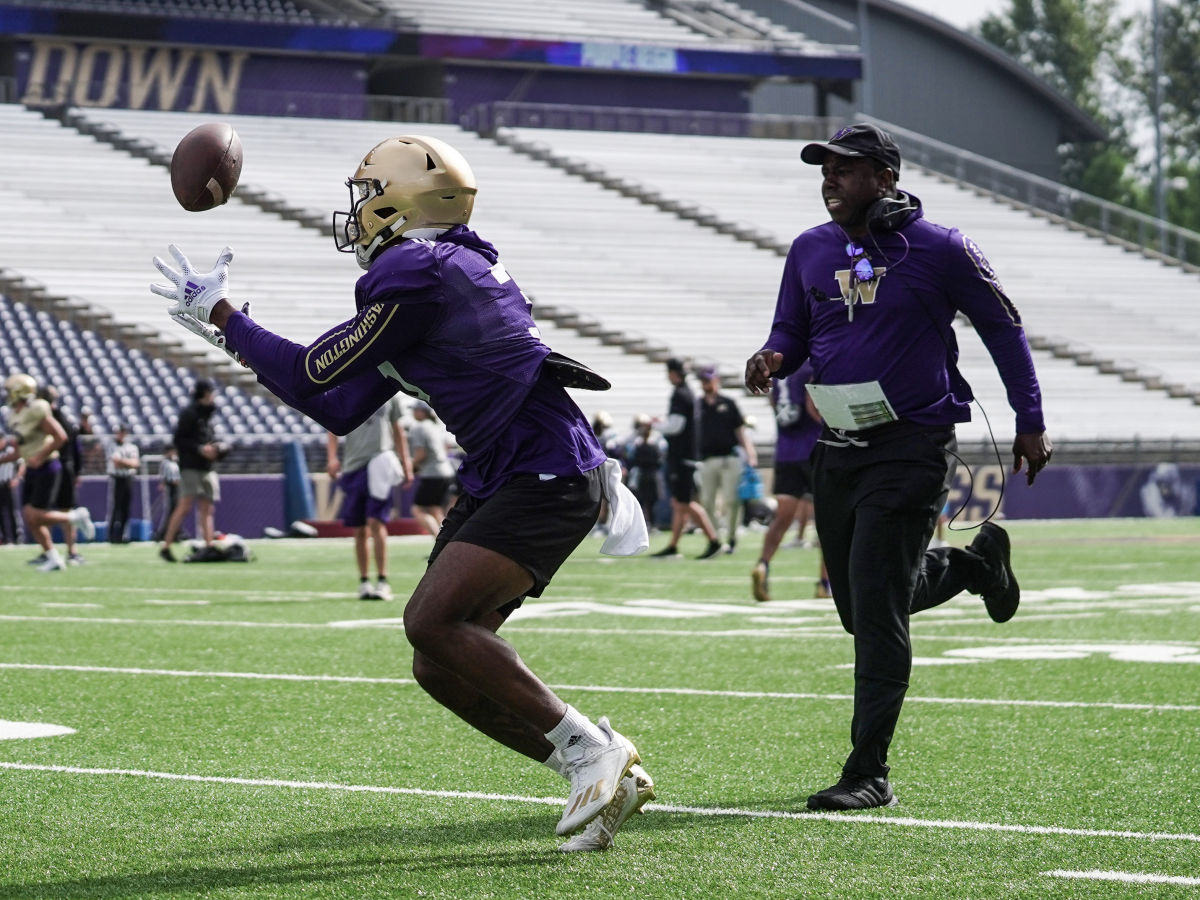 No More Free Looks as Huskies Begin Preparation for Opener - Sports ...