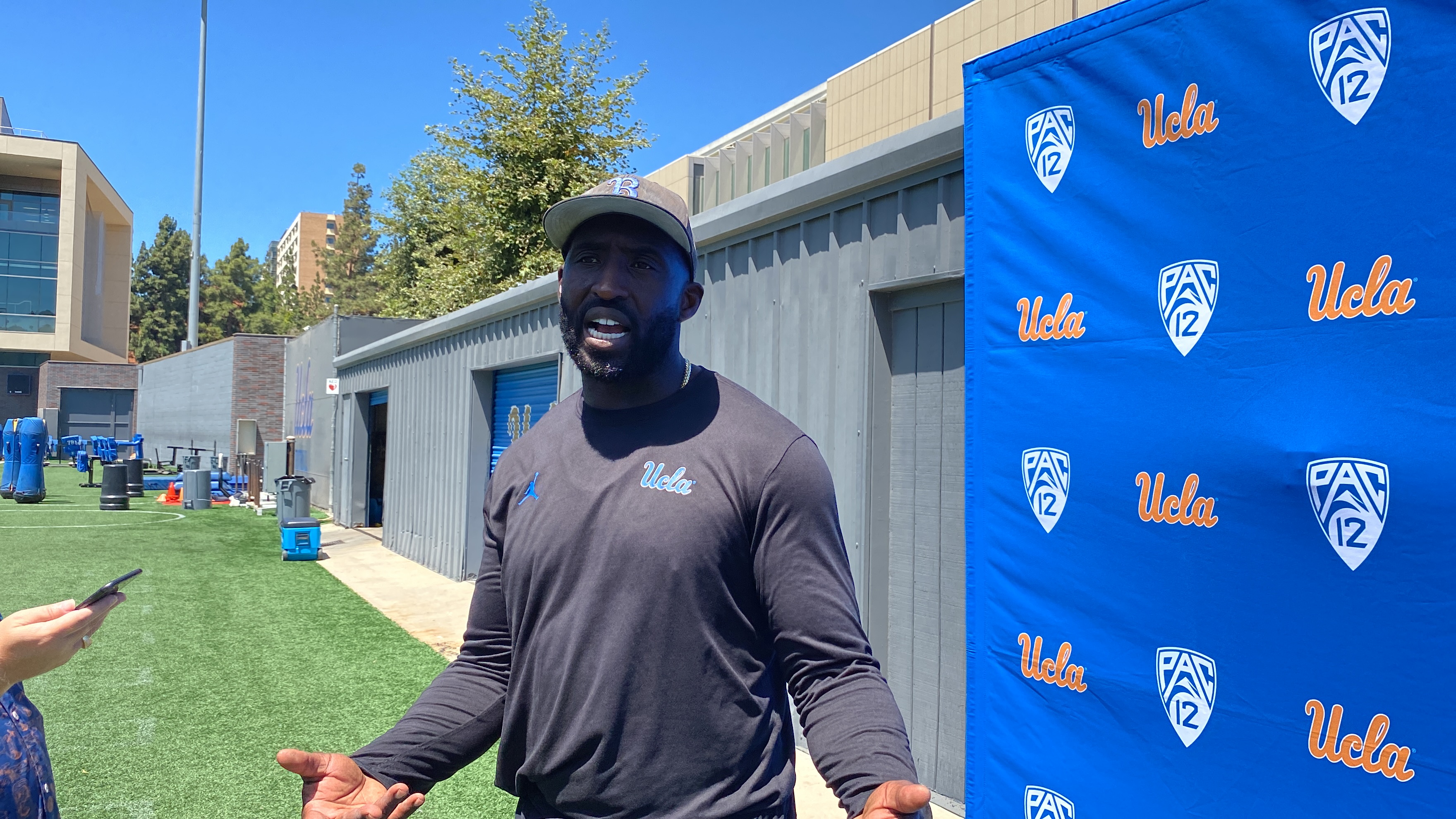 WATCH: DeShaun Foster Talks UCLA Backfield, Mentoring NFL Alumni ...