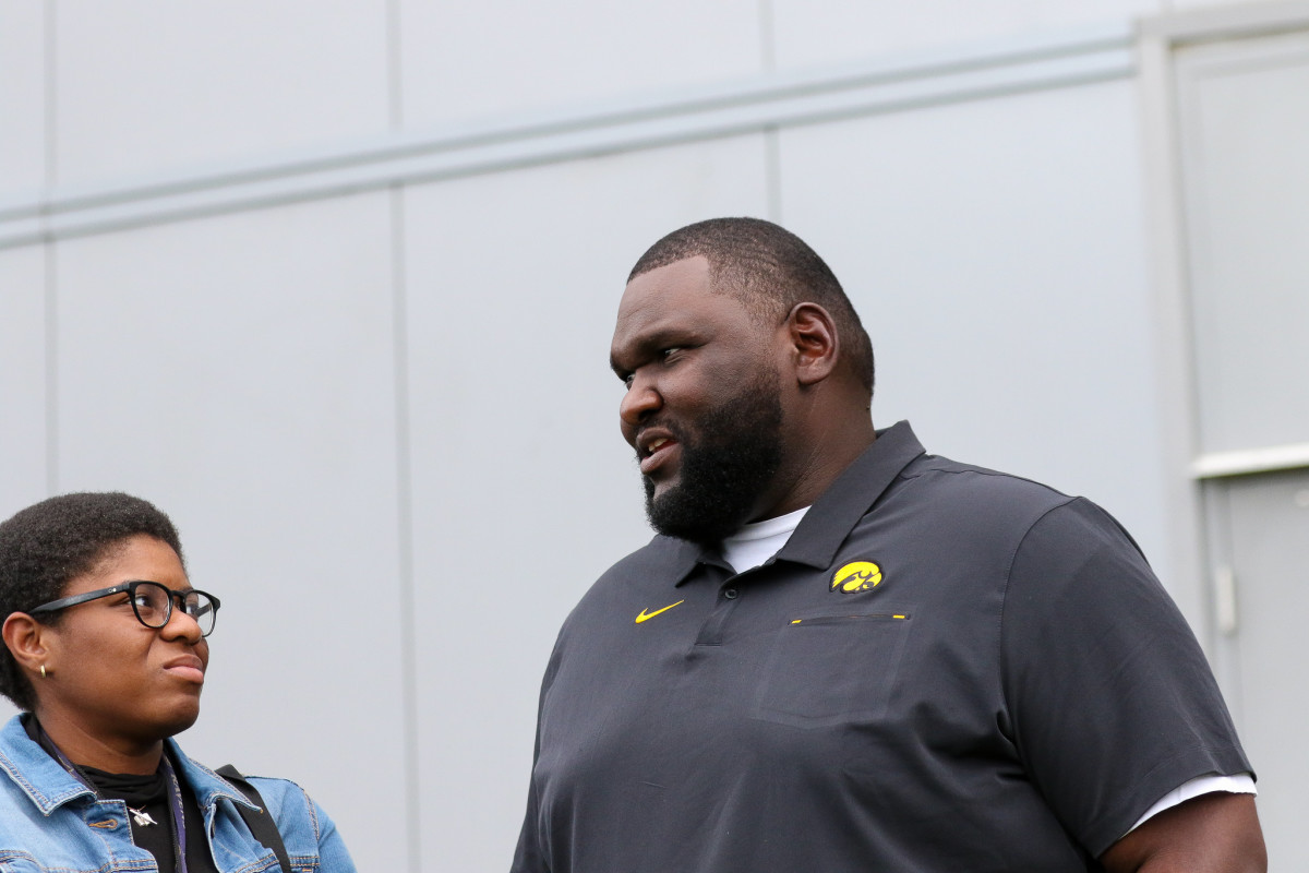 HN TV: Kelvin Bell Press Conference 9-14-22 - Sports Illustrated Iowa ...