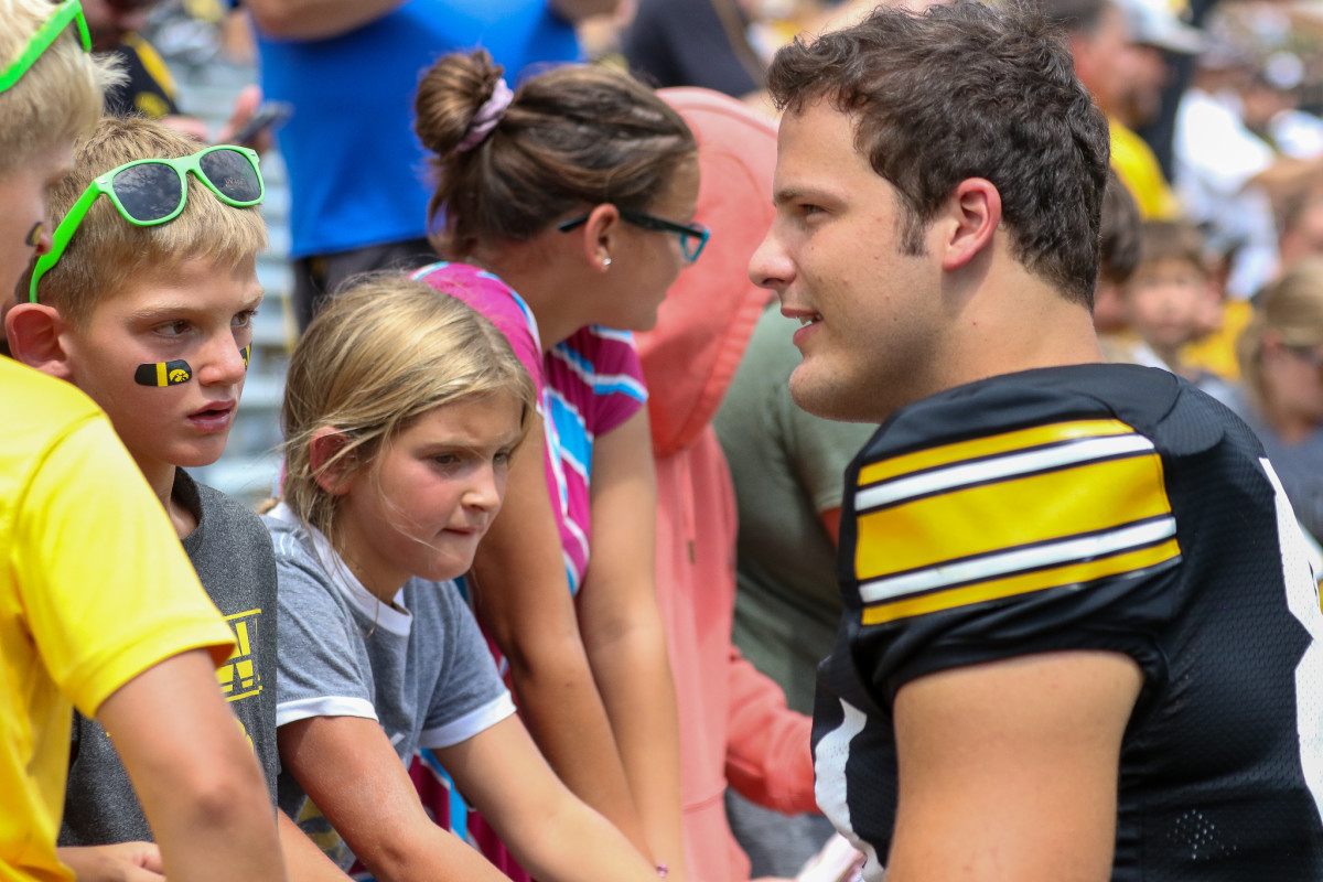 Combine Capsule: Sam LaPorta - Sports Illustrated Iowa Hawkeyes News ...