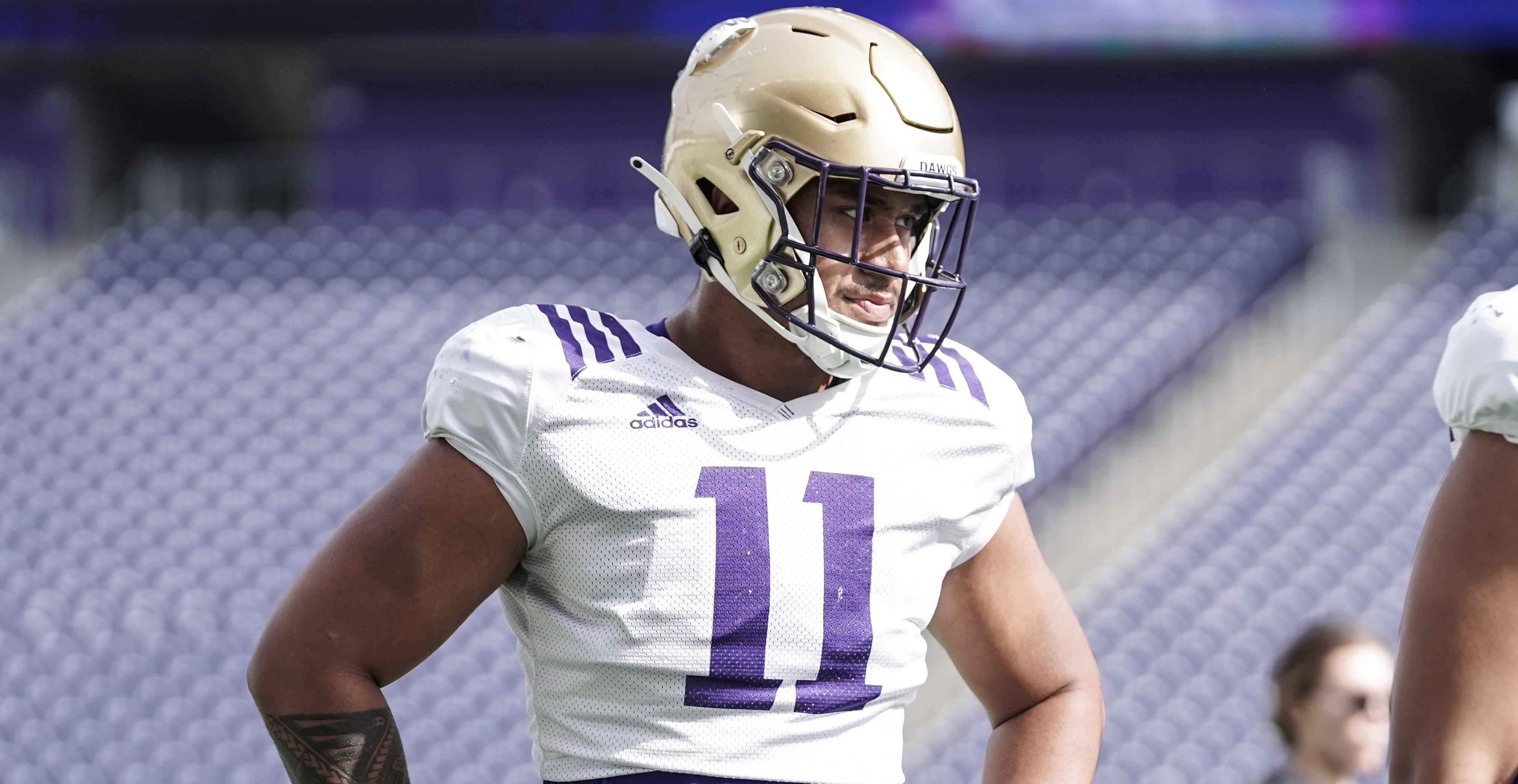 The Huskies' Best Linebacker Might Not Be Who You Think - Sports ...