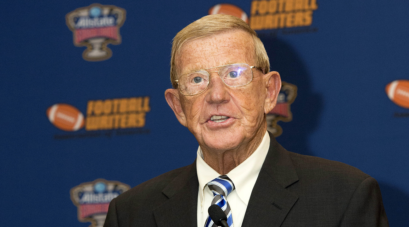 Lou Holtz Said Brian Kelly Never Responded to His Letters at Notre Dame ...